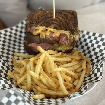 HANGRY’S NORTH SPOKANE: RESTAURANT IN NORTH SPOKANE - Updated January ...