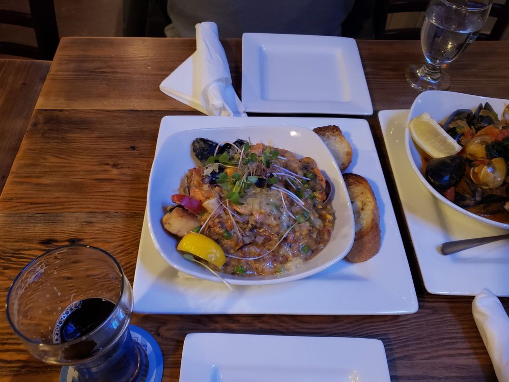 LIGHTHOUSE BISTRO & PUB - Updated October 2025 - 96 Photos & 95 Reviews ...