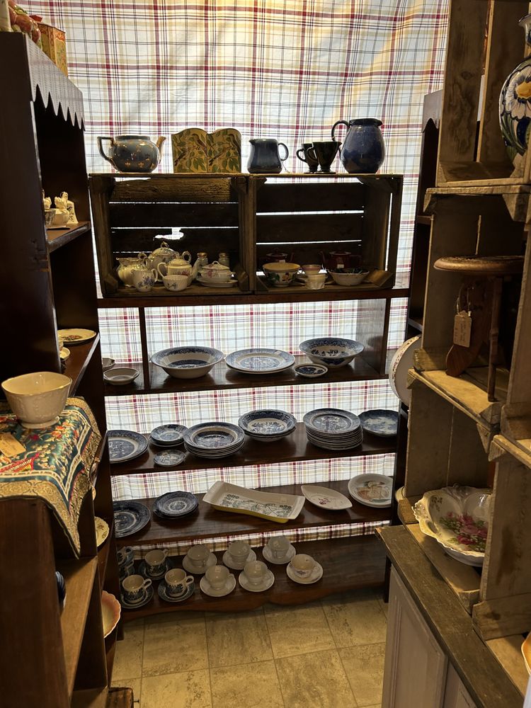 THE ANTIQUE CRAFT SHACK - Updated August 2025 - 26 Photos - 1784 W ...