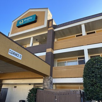 QUALITY INN & SUITES AIRPORT - Updated October 2025 - 94 Photos & 83 ...