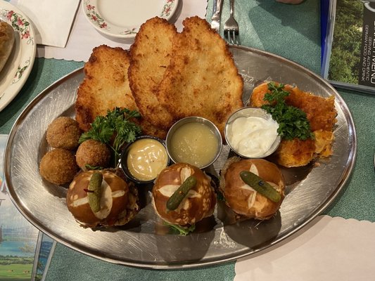 SCHNITZEL PLATZ - 296 Photos & 362 Reviews - 729 E North Ave, Glendale ...