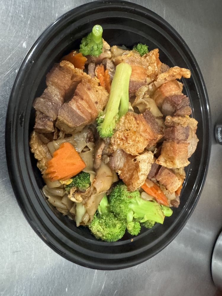 NAKHON SAWAN THAI RESTAURANT - Updated October 2025 - 343 Photos & 81 ...