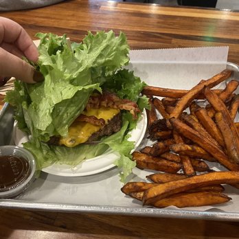 BASIC BURGER - Updated October 2024 - 410 Photos & 438 Reviews - 1101 ...