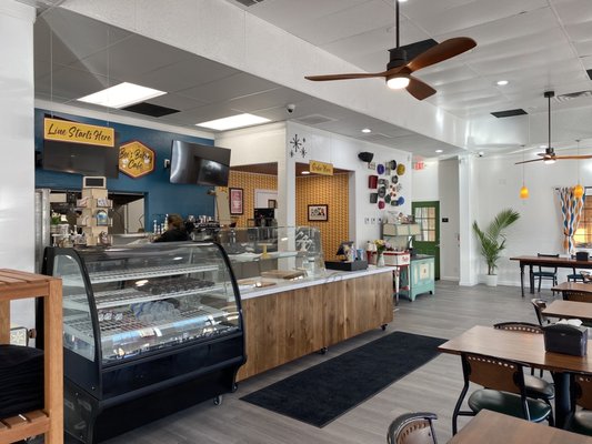 BEE’S BAKERY CAFE - 62 Photos & 58 Reviews - 40250 Junction Dr ...