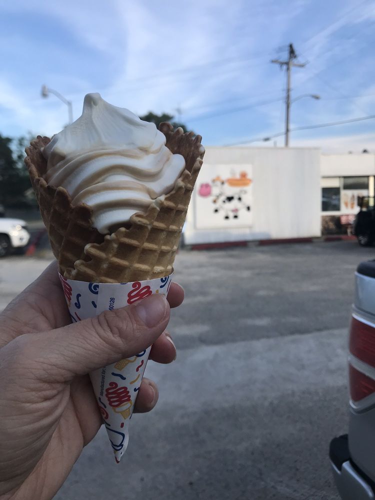 TOM’S STRAW HAT - Updated July 2024 - 12 Photos - 126 S Lake Ave, Twin ...