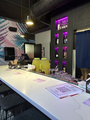 THE SILVER LINING - Updated November 2025 - 36 Photos & 51 Reviews ...