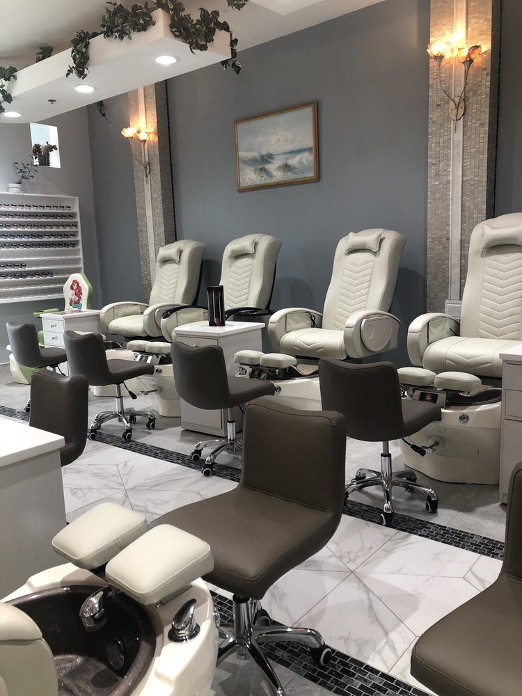 ARIA NAILS SPA - 13 Photos & 25 Reviews - 4605 Forest Dr, Columbia, SC - Yelp