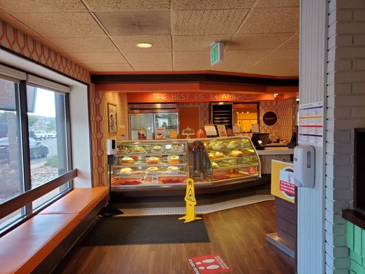 VILLAGE INN - Updated September 2025 - 61 Photos & 86 Reviews - 535 ...