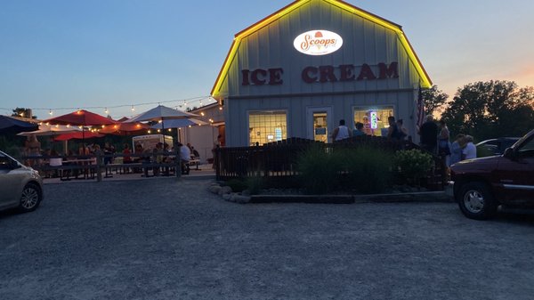 SCOOPS ICE CREAM - Updated July 2024 - 17 Photos & 38 Reviews - 3331 N ...