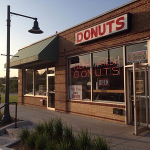 FLUFFY FRESH DONUTS - Updated September 2024 - 37 Photos & 57 Reviews ...