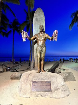 DUKE PAOA KAHANAMOKU STATUE - Updated May 2024 - 269 Photos & 84 ...