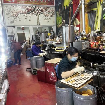 GOLDEN GATE FORTUNE COOKIE FACTORY - Updated May 2025 - 2048 Photos ...