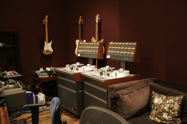 BLACKBIRD STUDIO - Updated December 2025 - 21 Photos - 2806 Azalea Pl ...