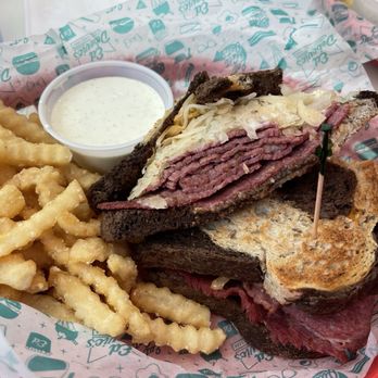 ED DEBEVIC’S - Updated August 2024 - 391 Photos & 230 Reviews - 159 E ...