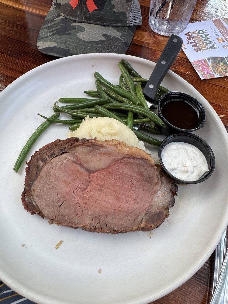 BARNYARD CRAFTHOUSE & EATERY - Updated September 2025 - 410 Photos ...