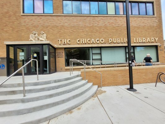 CHICAGO PUBLIC LIBRARY - MERLO - Updated December 2025 - 21 Photos & 95 ...