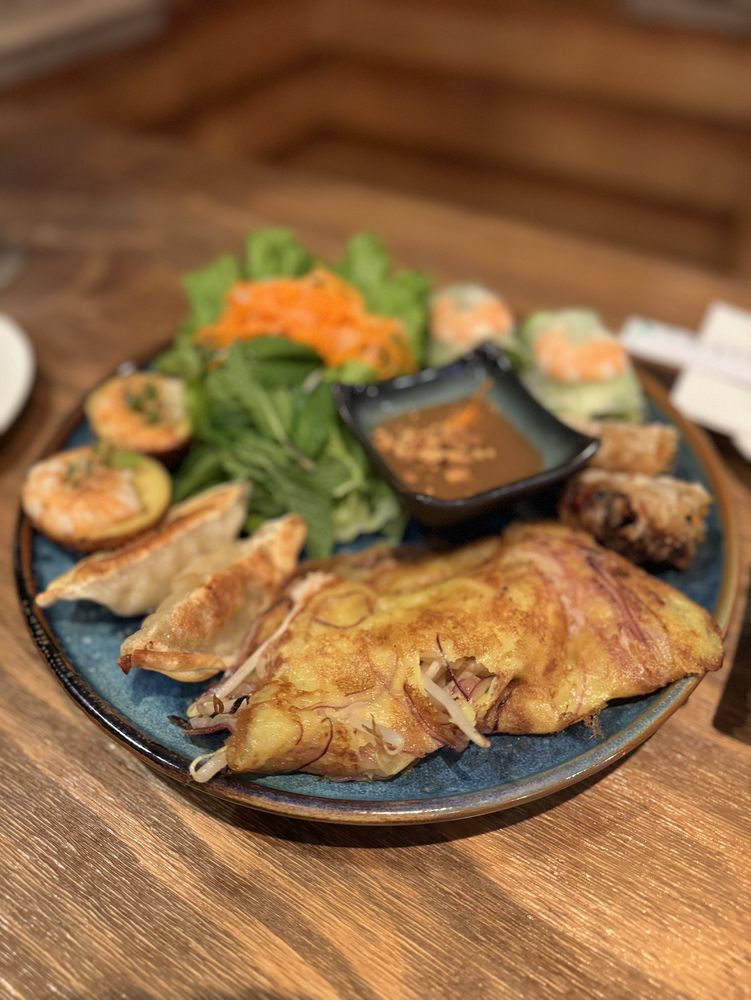 QUE VIET VIETNAMESE GRILL & PHO - Updated July 2024 - 227 Photos & 98 ...