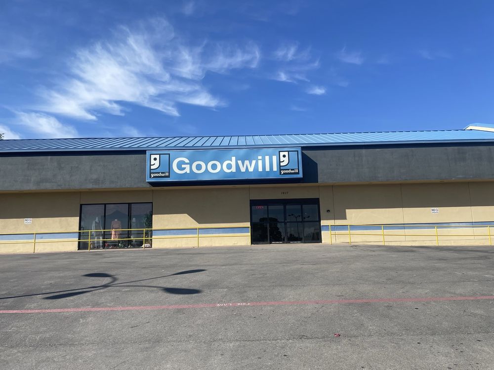 GOODWILL SUPER STORE - Updated December 2025 - 14 Photos & 20 Reviews ...