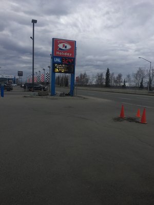HOLIDAY GAS STATION - Updated July 2025 - 1500 E 5th Ave, Anchorage ...