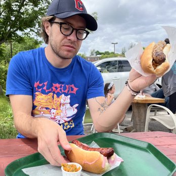 SNAPPY DOGS - Updated July 2025 - 52 Photos & 127 Reviews - 61 Main St ...