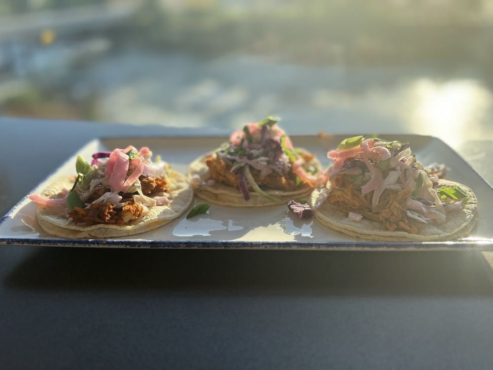 EIGHTEEN85 ROOFTOP BAR & KITCHEN BY HOTEL INDIGO - Updated February ...