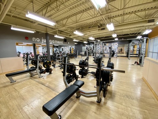 FIT4LESS - Updated September 2025 - 13 Photos - 4270 Innes Road South ...