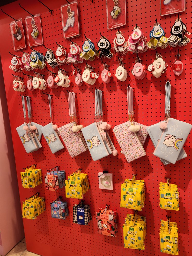 HELLO KITTY POP-UP IN NYC - Updated August 2024 - 12 Photos - 225 W ...