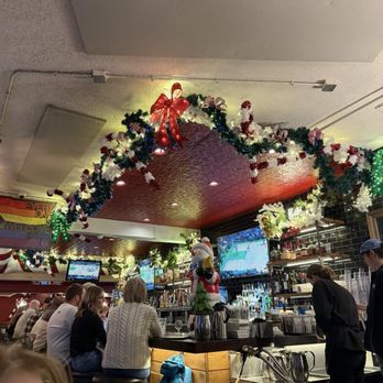 THE HOWE DAILY KITCHEN & BAR - Updated March 2025 - 342 Photos & 393 ...