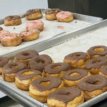 DAVISS DONUTS & DELI - Updated July 2025 - 24 Photos & 18 Reviews ...