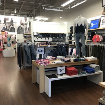 GAP FACTORY Updated February 2025 33 Photos 2130 N Eagle Rd Meridian Idaho Men s Clothing Phone Number Yelp