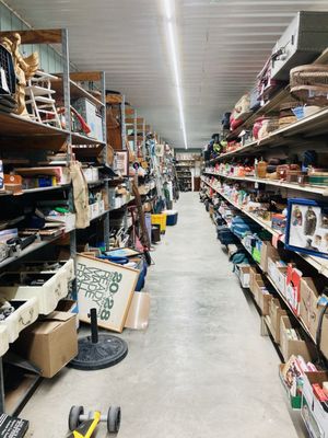 RAVENA BARN FLEA MARKET - Updated August 2025 - 10 Photos - 2532 Rte 9W ...