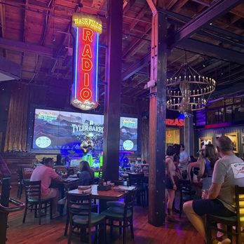 LAINEY WILSON’S BELL BOTTOMS UP - Updated July 2025 - 133 Photos & 76 ...