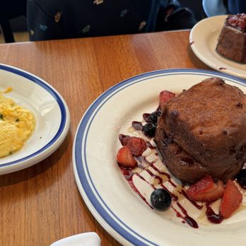 HUDSON HOUSE - Updated 05/2025 - 966 Photos & 634 Reviews - 4933 Belt ...