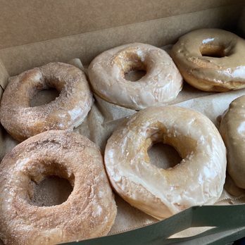 LOCALS DONUTS - Updated July 2025 - 26 Photos & 19 Reviews - 2272 ...