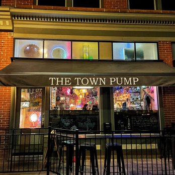 TOWN PUMP - Updated December 2025 - 33 Photos & 61 Reviews - 124 N ...