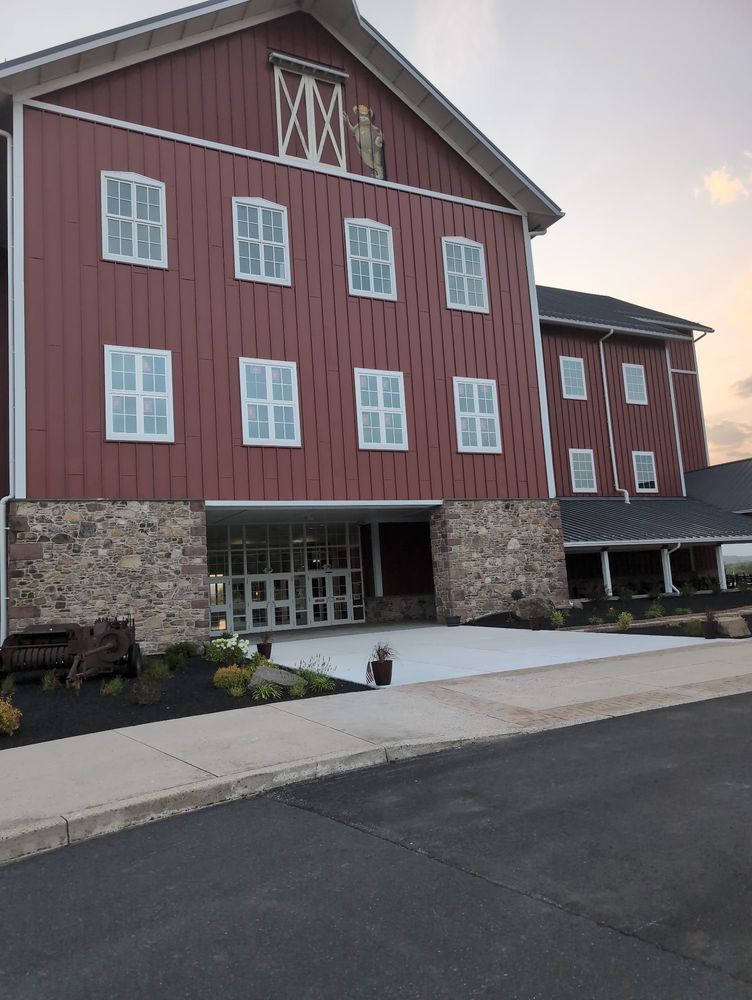 THE BARN RESORT - Updated December 2025 - 10 Photos & 25 Reviews - 75 ...
