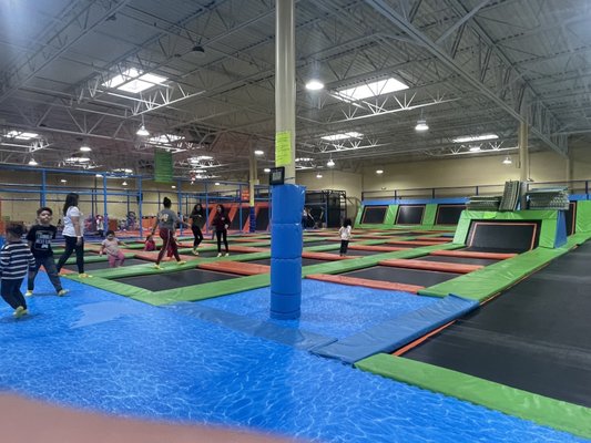SKY SPORTS TRAMPOLINE PARK HOUSTON - 240 Photos & 84 Reviews - 14409 ...