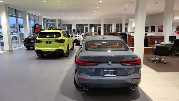 BMW OF FREEHOLD - Updated January 2026 - 40 Photos & 198 Reviews - 4225 ...