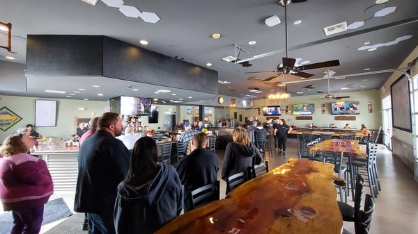 COLD SPRINGS CROSSING BAR & GRILL - Updated July 2024 - 114 Photos & 62 ...