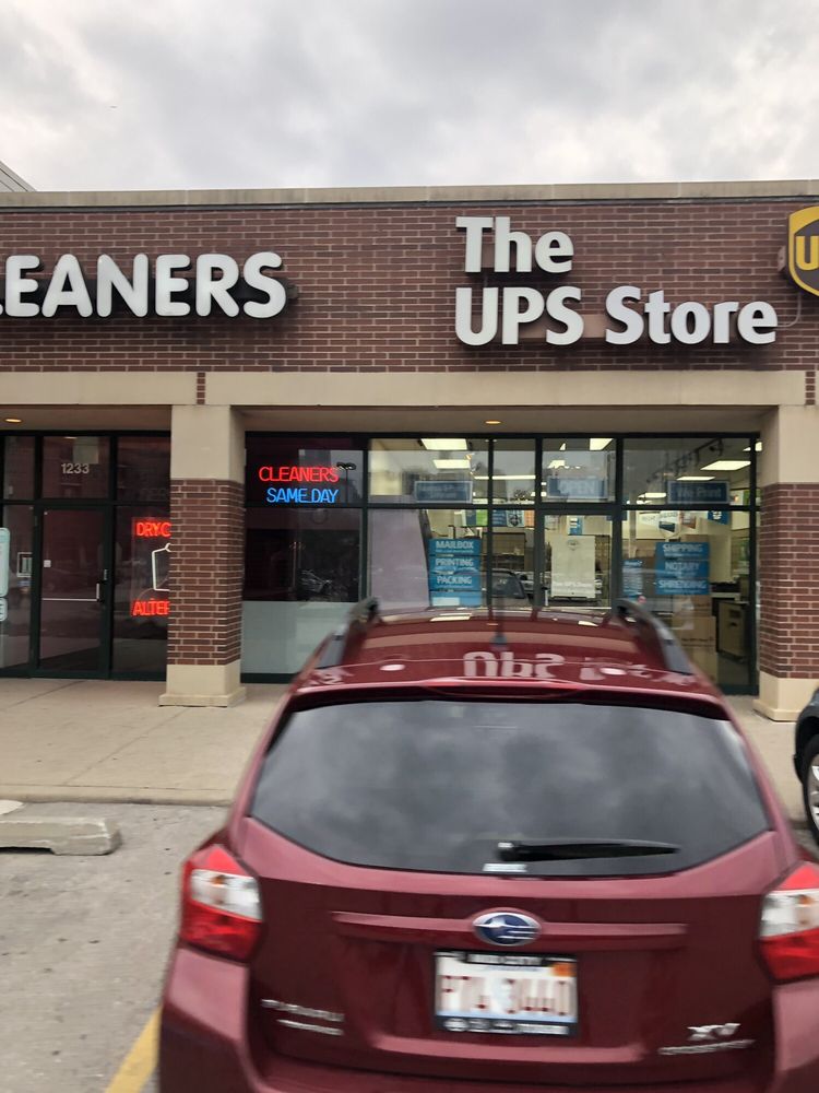 THE UPS STORE - 10 Photos & 25 Reviews - 1235 N Clybourn Ave, Chicago ...