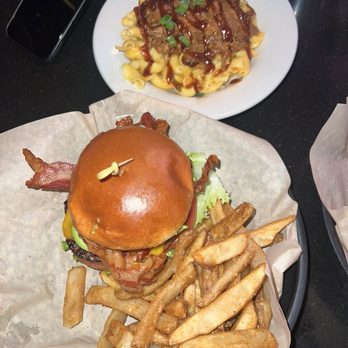 SHINDIGS COUNTRY KITCHEN BAR & STAGE - Updated April 2025 - 75 Photos ...