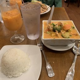 THE SMILING ELEPHANT - Updated January 2026 - 480 Photos & 760 Reviews ...