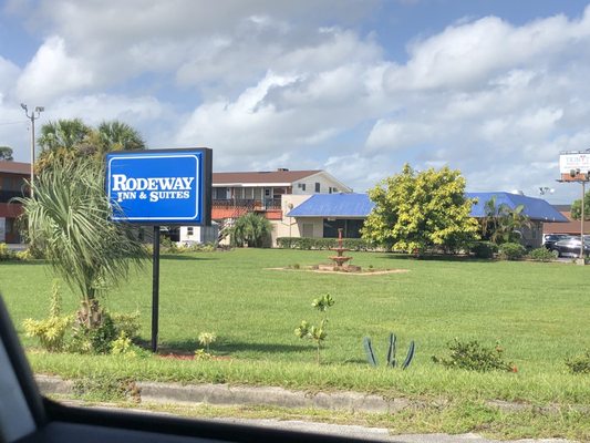 RODEWAY INN & SUITES - Updated June 2024 - 72 Photos & 18 Reviews ...