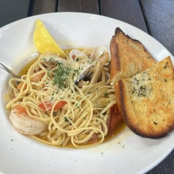 FREEPORT BAR & GRILL - Updated May 2024 - 404 Photos & 410 Reviews ...