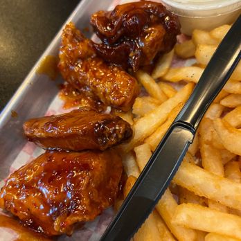 WING SNOB - Updated October 2025 - 21 Photos & 16 Reviews - 801 N Shary ...