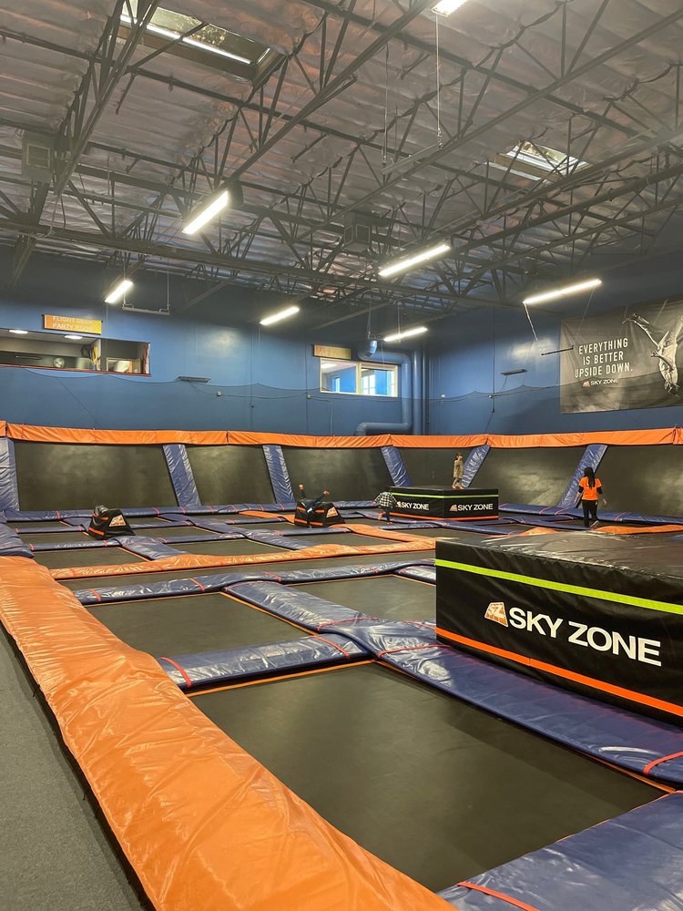 SKY ZONE TRAMPOLINE PARK - 178 Photos & 443 Reviews - 4031 Flat Rock Dr ...