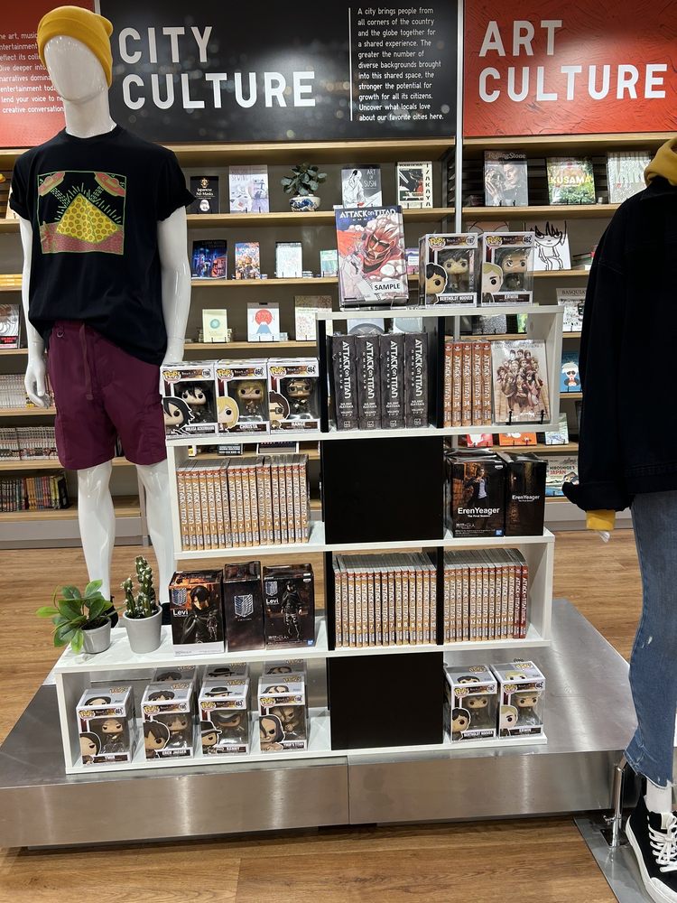 UNIQLO - STATE ST. - 14 Photos & 30 Reviews - 22 N State St, Chicago ...