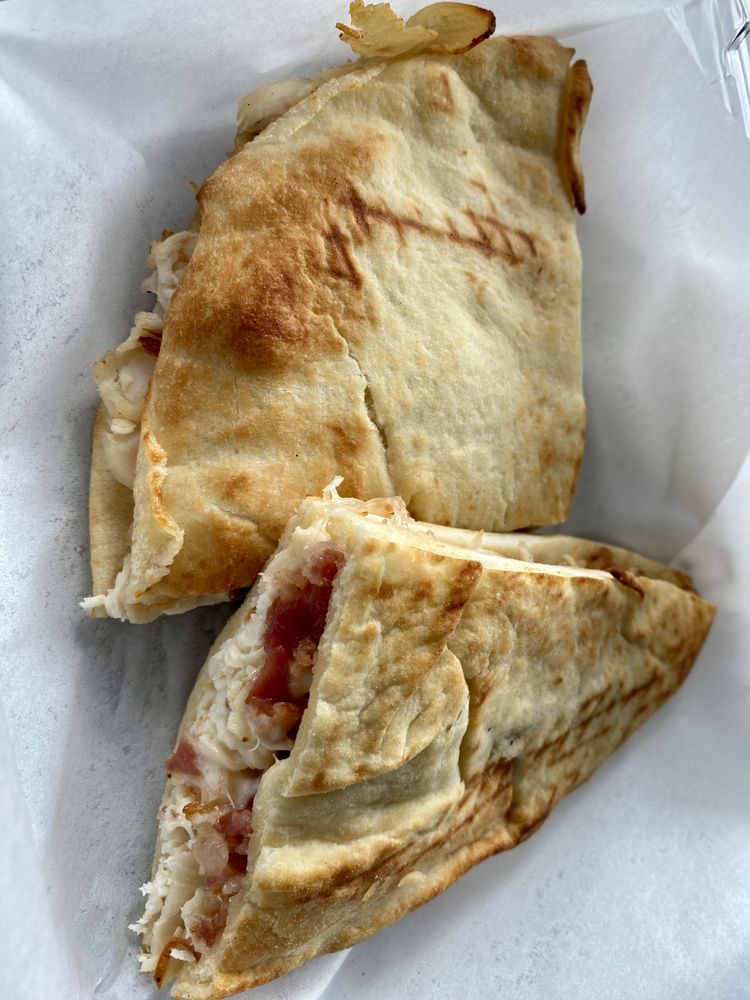 TOPZ FROZEN YOGURT & METRO DELI - Updated December 2025 - 44 Photos ...