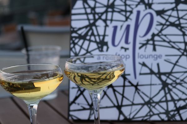 UP ROOFTOP TABLE AND TAVERN - 165 Photos & 169 Reviews - 901 Division ...