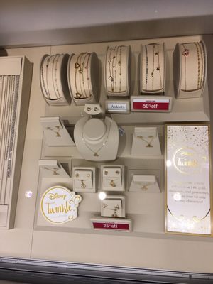 ZALES OUTLET - 15 Photos & 33 Reviews - 7400 Las Vegas Blvd S, Las ...